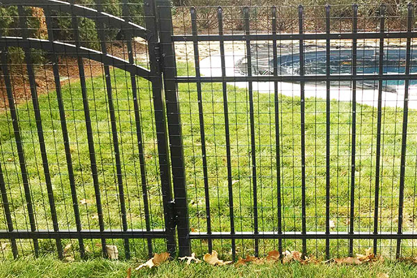 How to Attach Wire Mesh to an Aluminum Fence: A Step-by-Step Guide ...