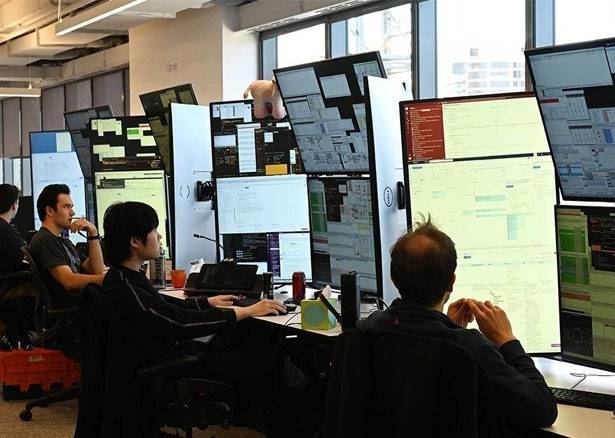 Understanding cockpit angle in multi-monitor setups - ATDEC