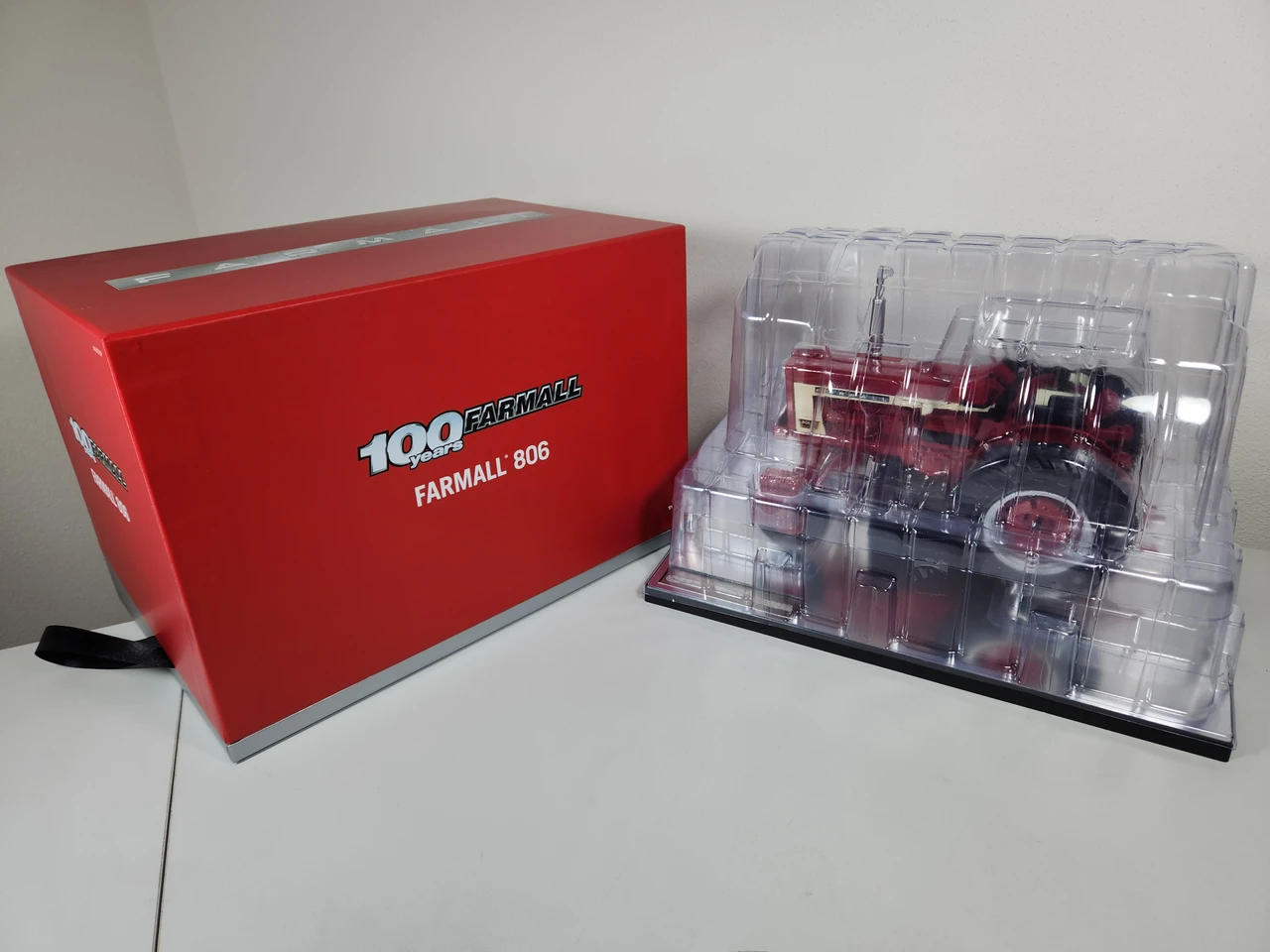 1:16 Farmall 806 - 100th Anniversary Edition by Ertl - Town and Country ...