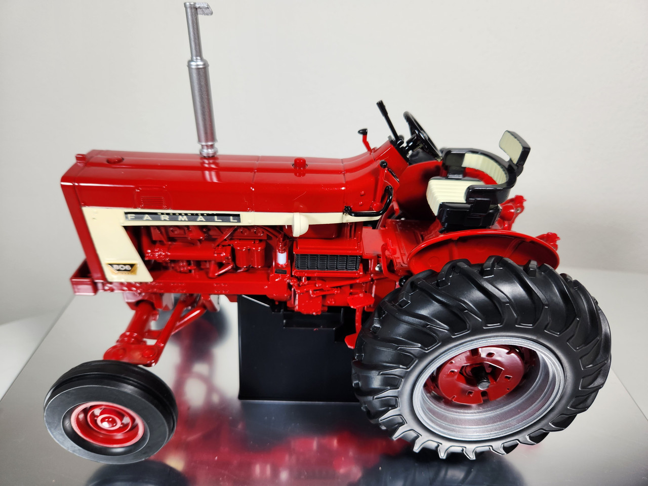 1:16 Farmall 806 - 100th Anniversary Edition by Ertl - Town and Country ...