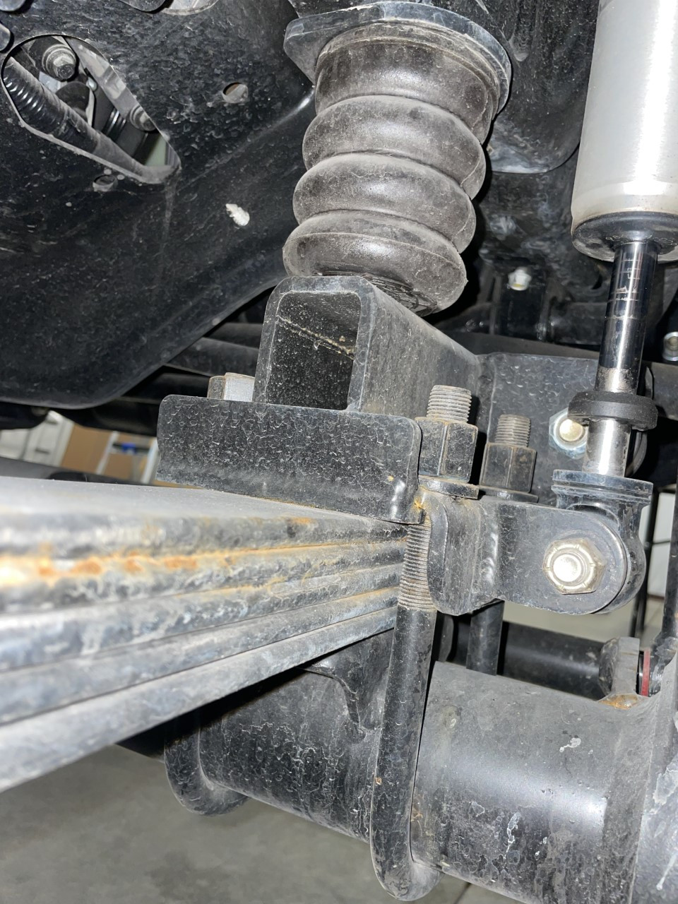 E-Series Front Axle Spring Plate Set (Lower Shock Mounts)