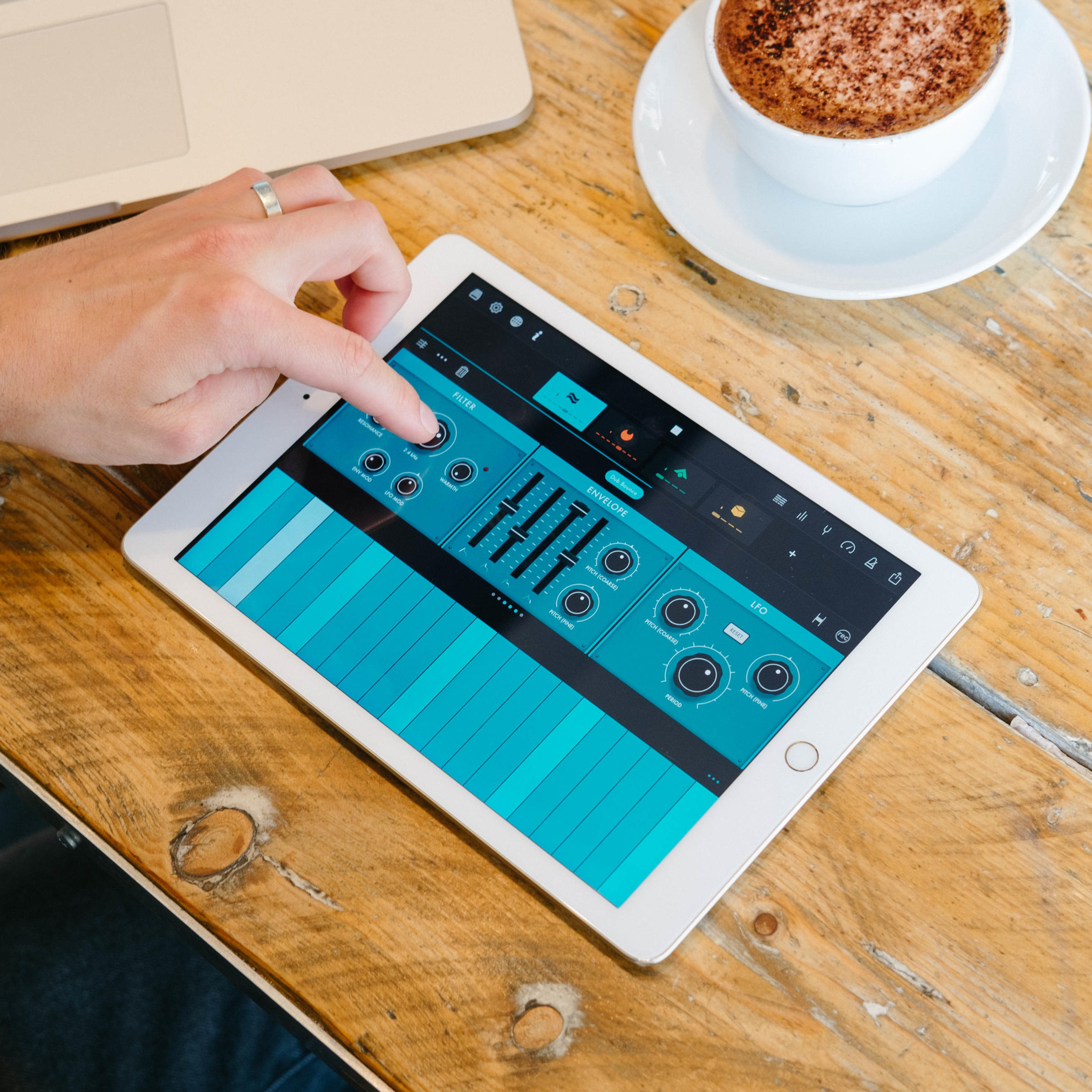 Groovebox for iOS | Novation