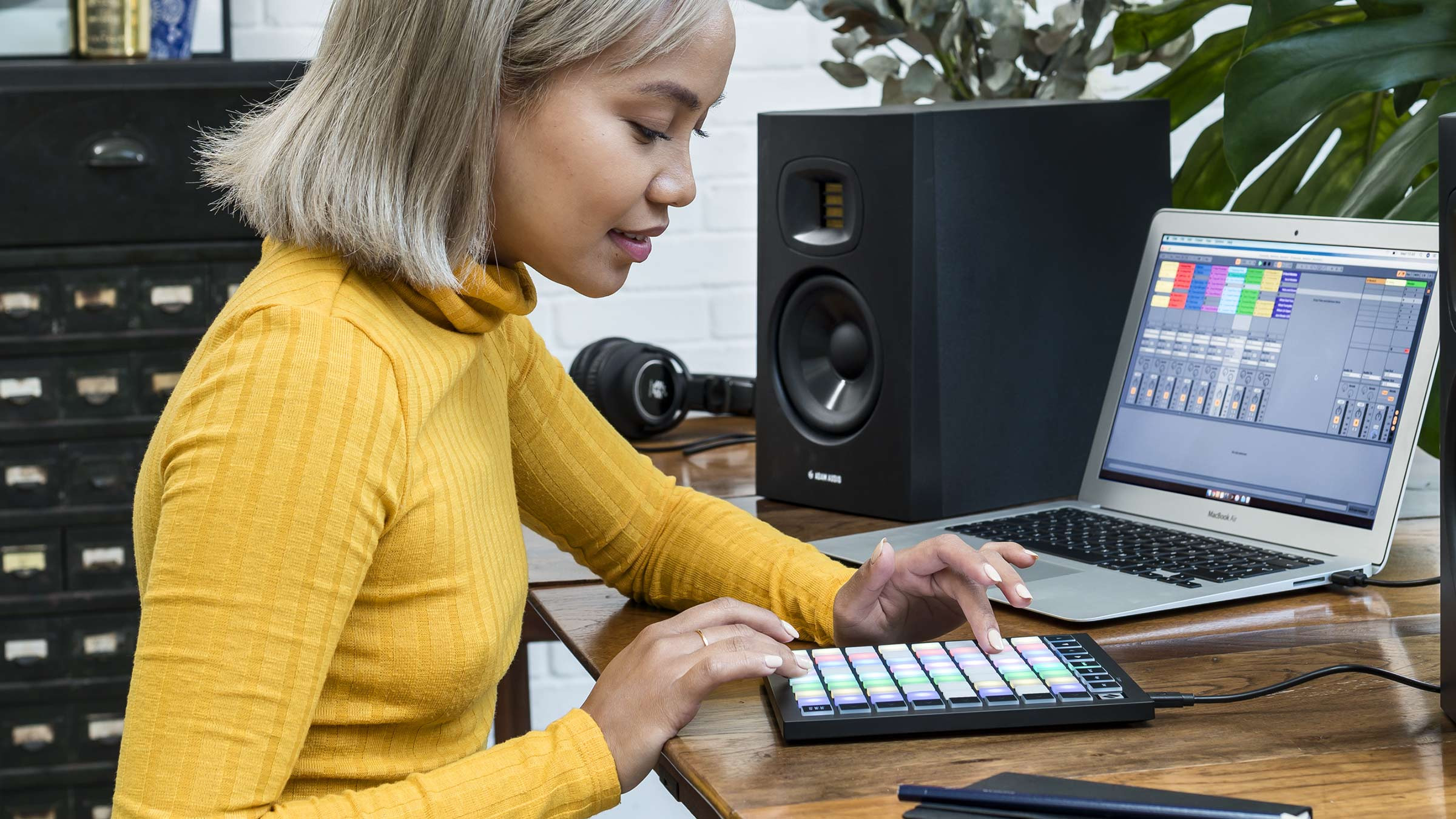 Launchpad and Logic Pro Live Loops | Novation