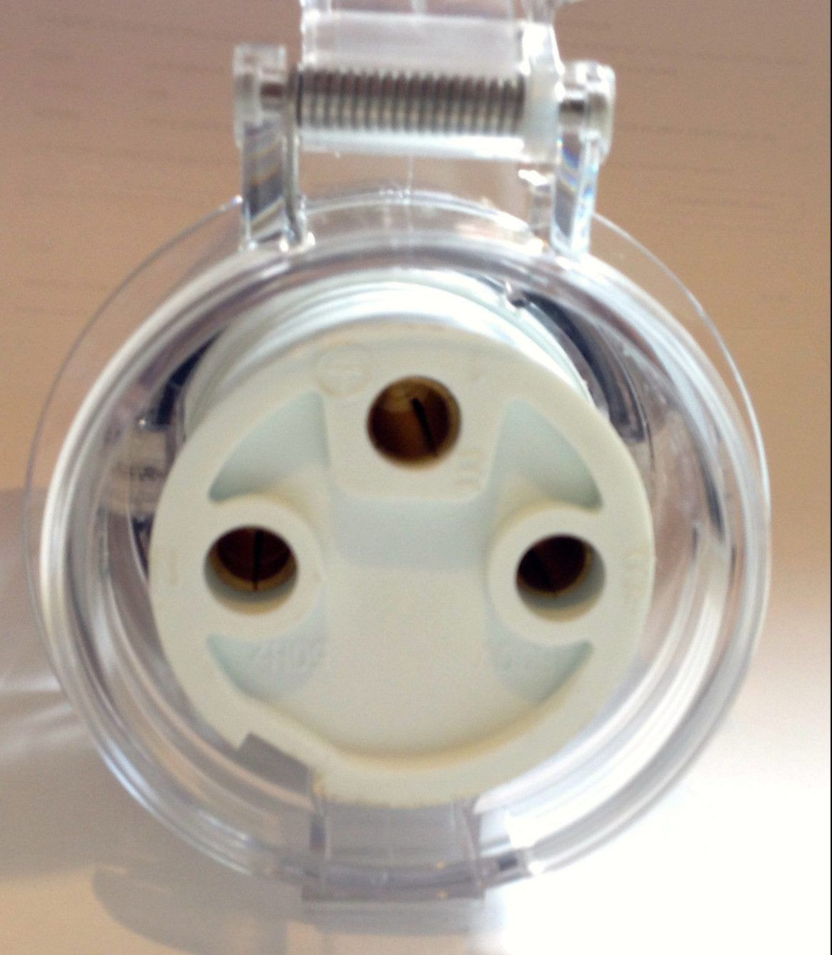 20 amp 3 Pin SOCKET ROUND Pin IP66 - Electric Direct