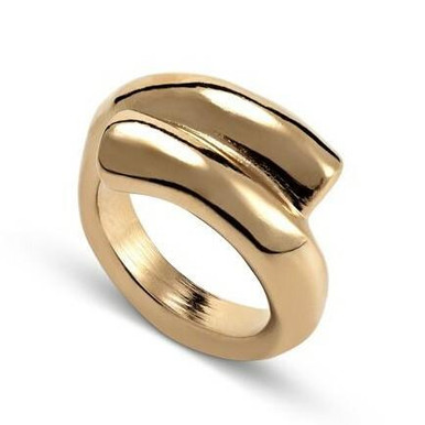 Crossed Legs Ring Gold by UNOde50 | Giving Tree Gallery