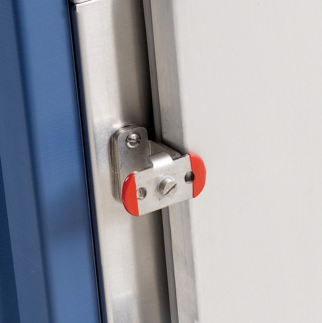 Metro C5-TRVL Travel Latch for C5 3 and 1 Series Cabinets - Metro