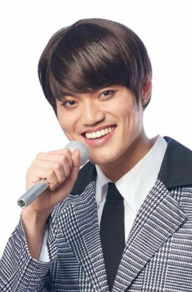 K-Pop Singer | Brown | Wigs - The Costume Shoppe