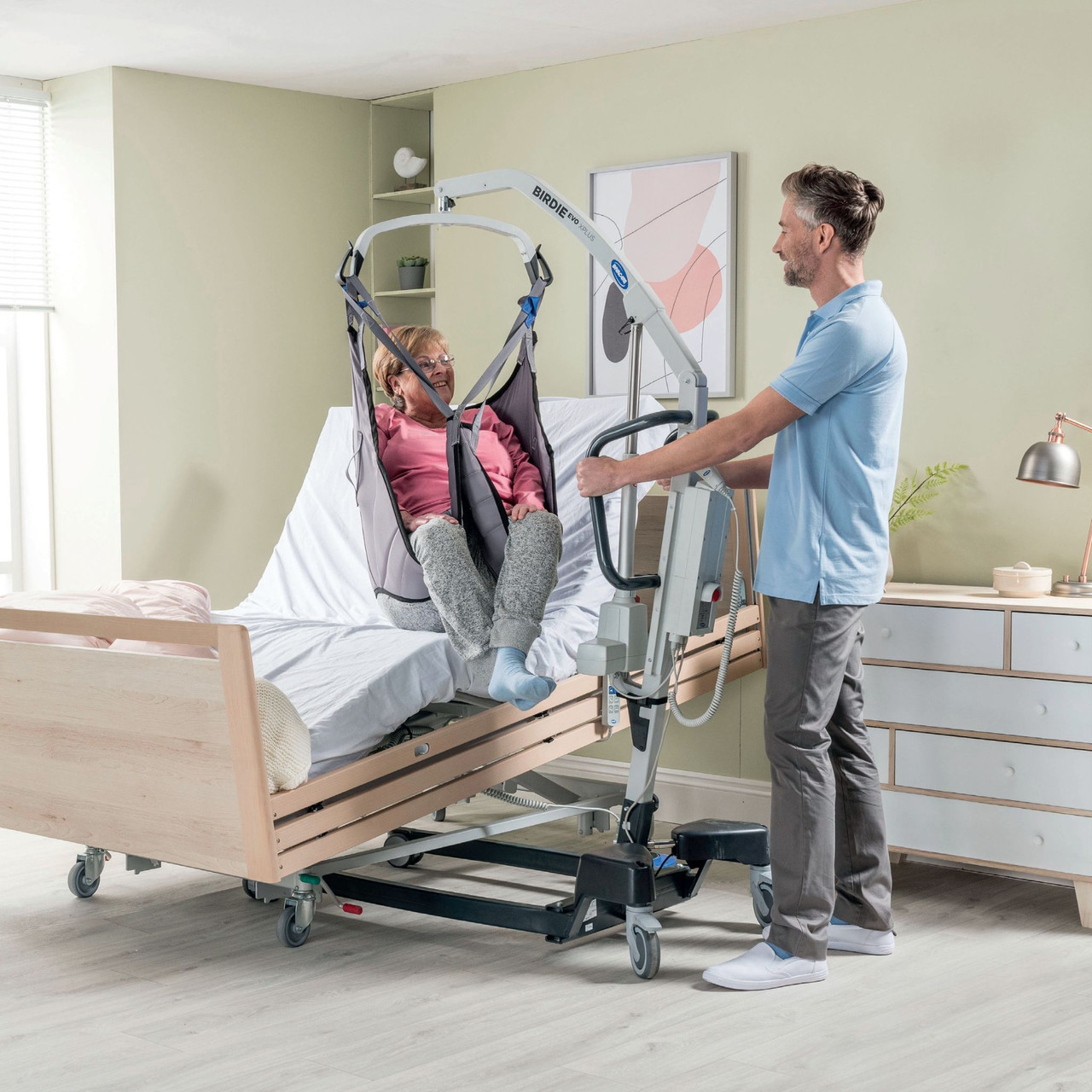 Birdie Evo XPLUS Patient Lift | Electric Lifts | Invacare