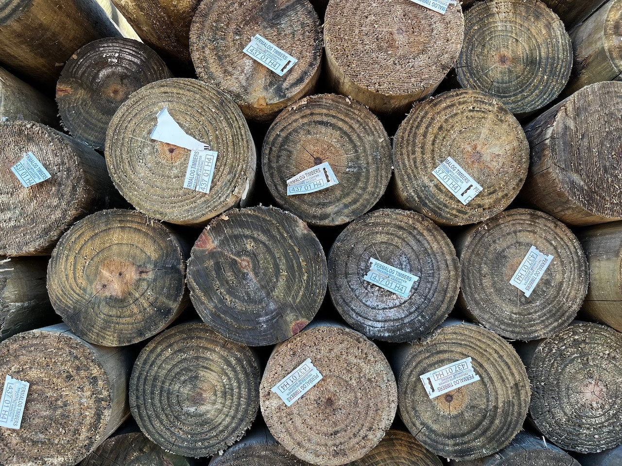 Round Logs 100mm X 3.0mtr - Mooey's Pty Ltd