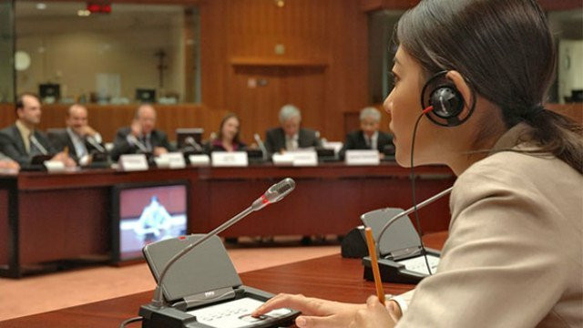 Interpretación simultánea: caracteristicas y equipos necesarios ...