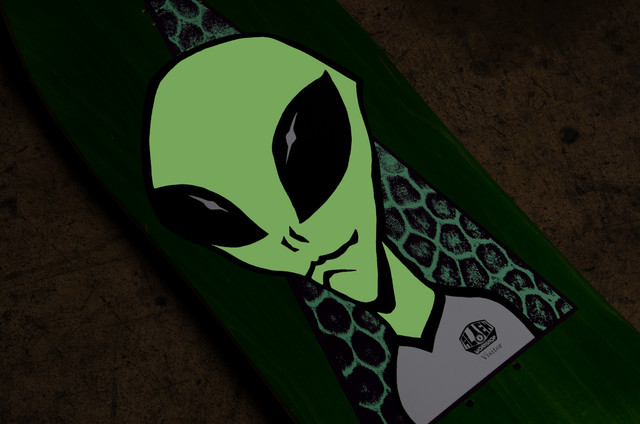 Alien Workshop Visitor Old School Reissue Skateboard Deck Old Skull ...
