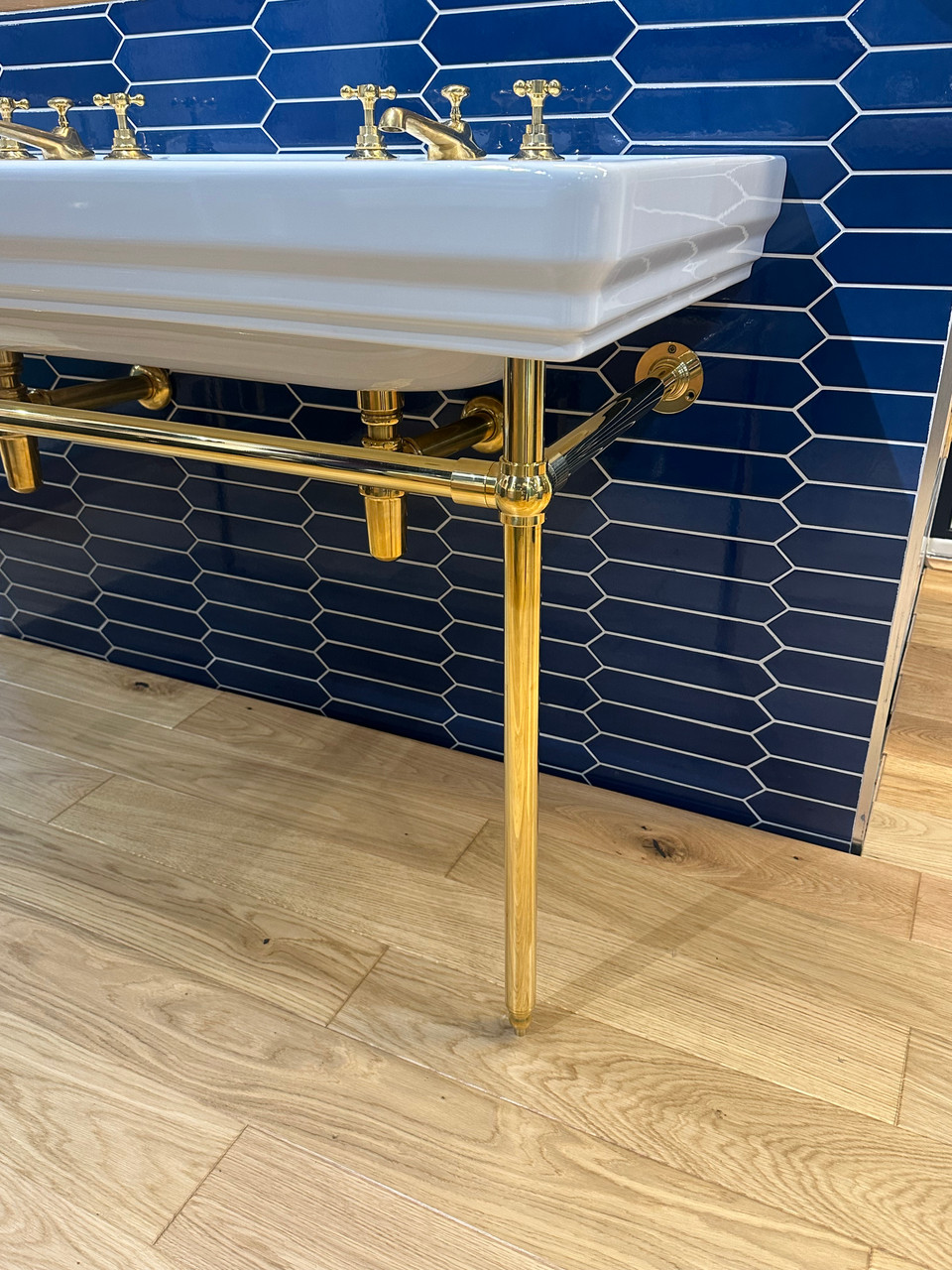 Classic Ball Joint Basin Stand | Chrome