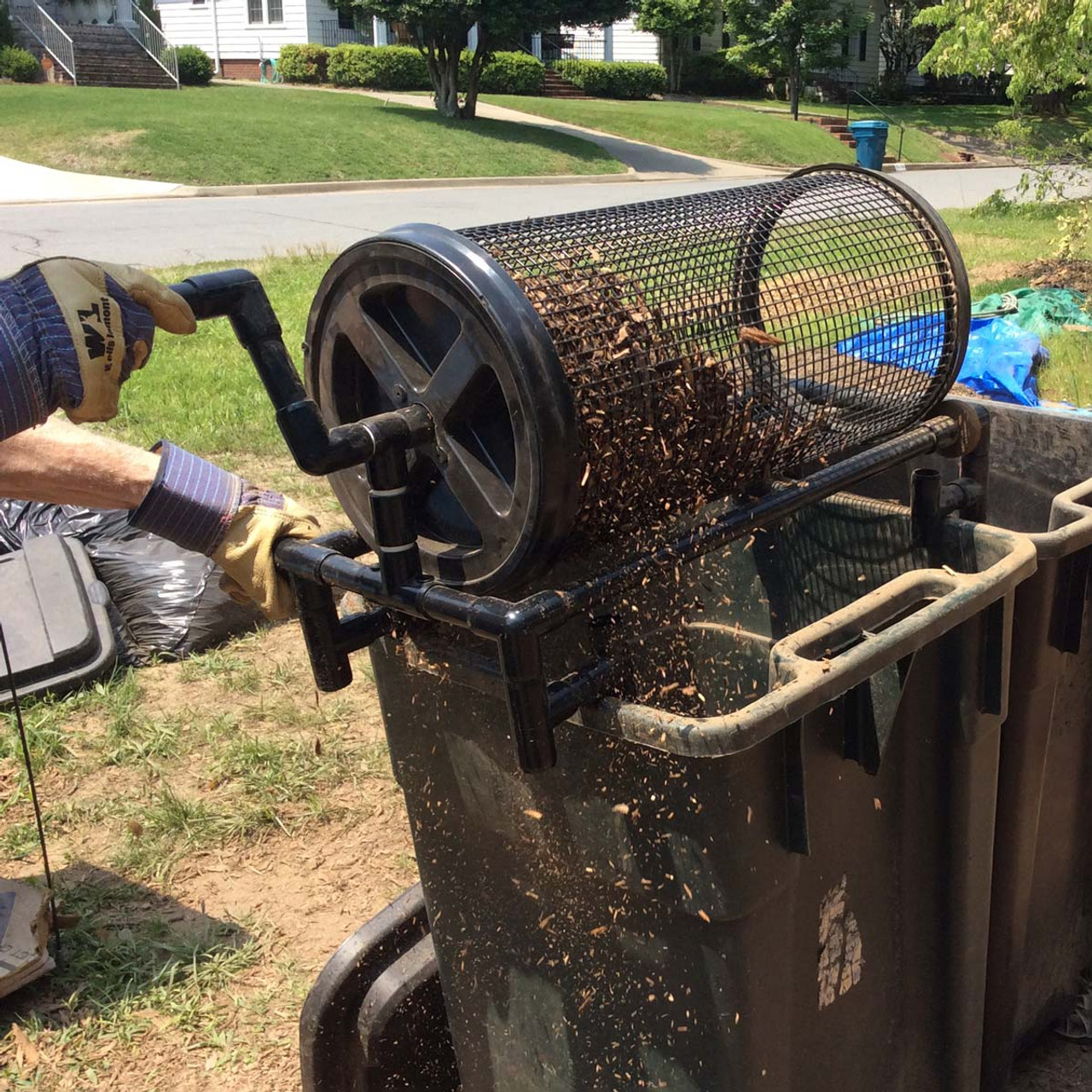 Deluxe Heavy Duty Rolling Garden Sifter | Eartheasy.com