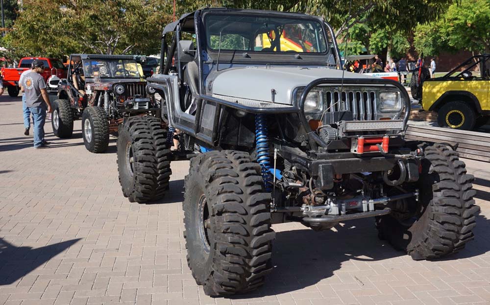 The Ultimate Guide to Off-Roading with Jeeps - OZ