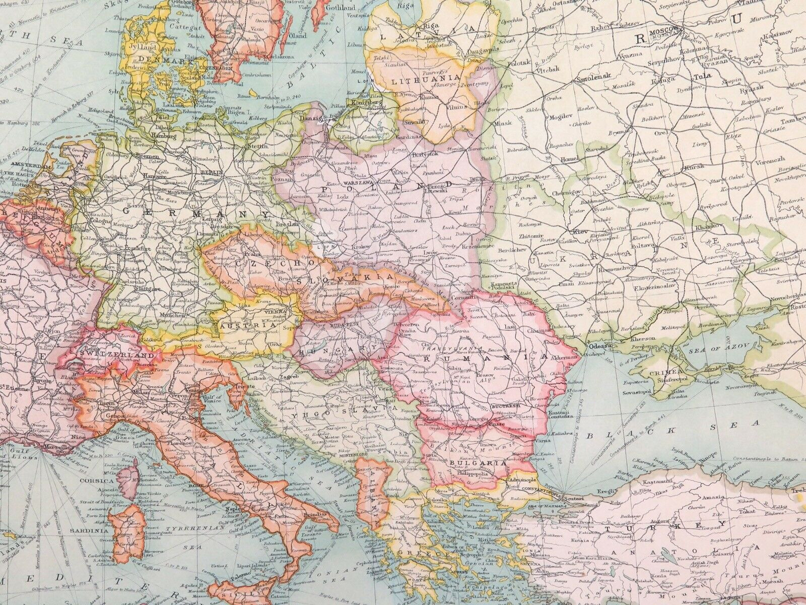 1922 SCARCE LARGE MAP of EUROPE - POLITICAL. GREAT CONDITION.