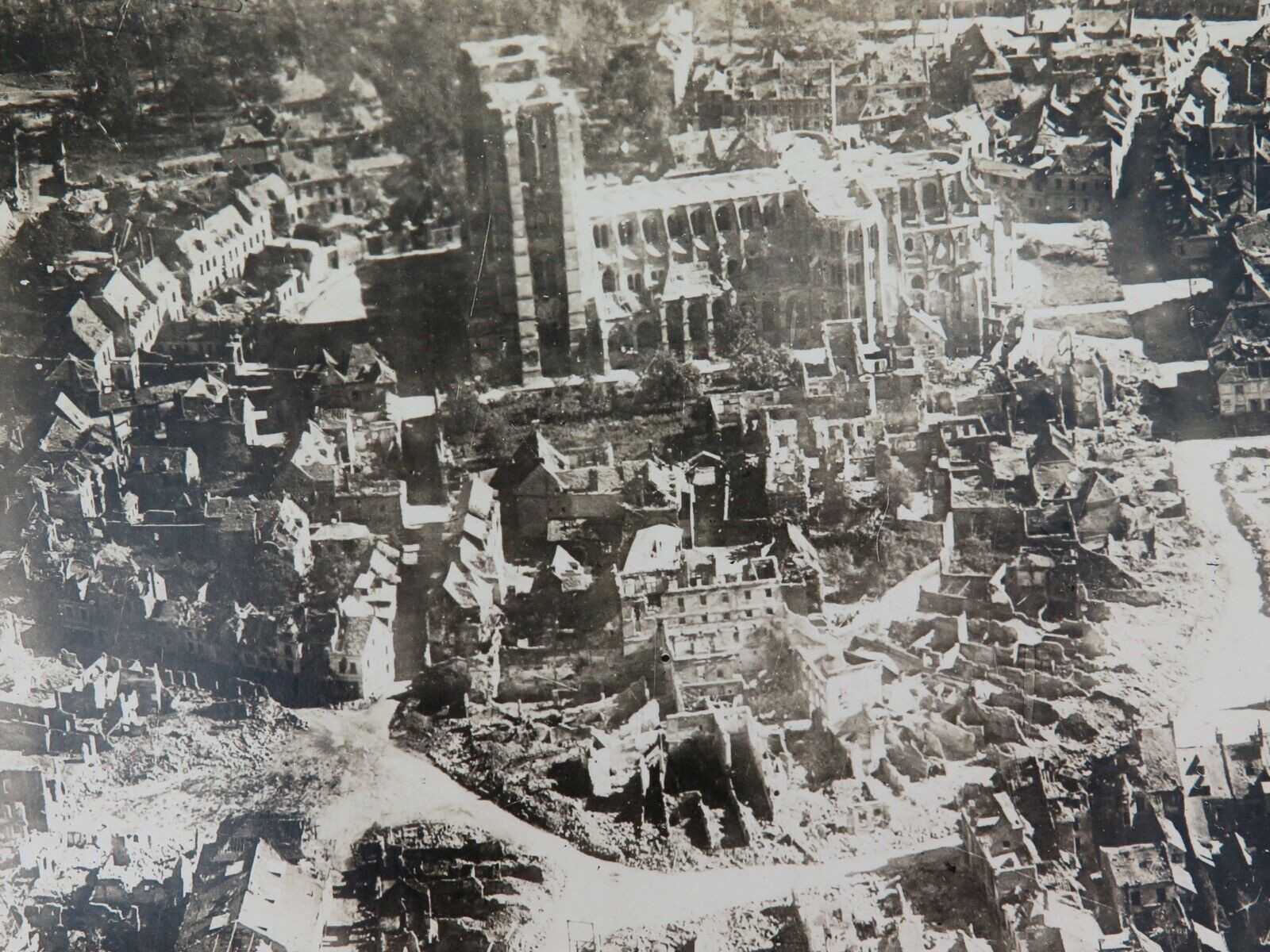 WW1 RARE AERIAL PHOTO OF THE DEVASTATION OF NOYON, FRANCE.
