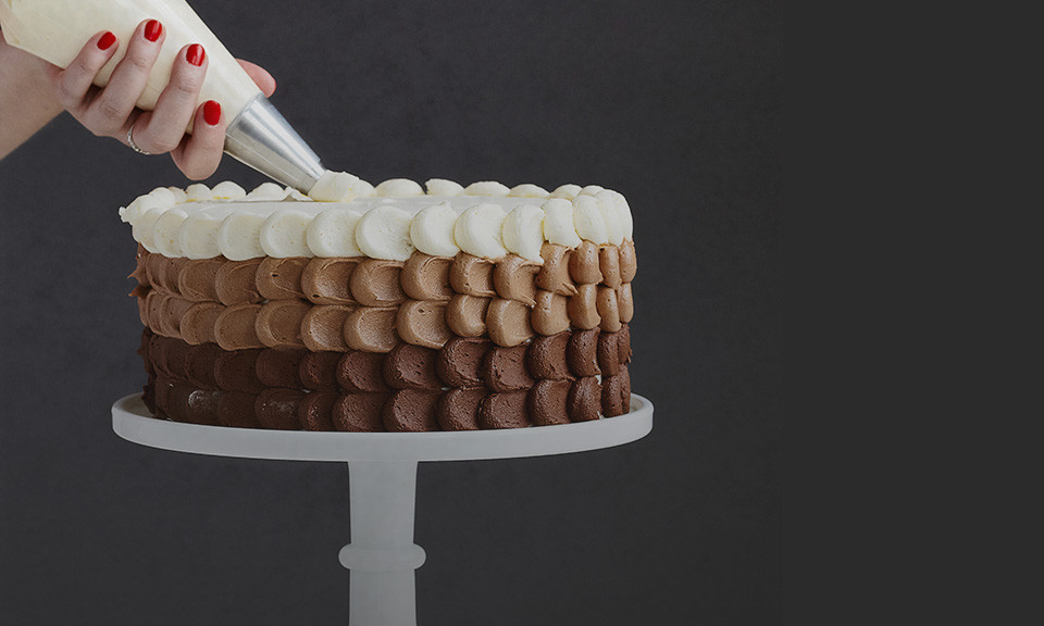 Buttercream Covered Cake - The Vanilla Valley