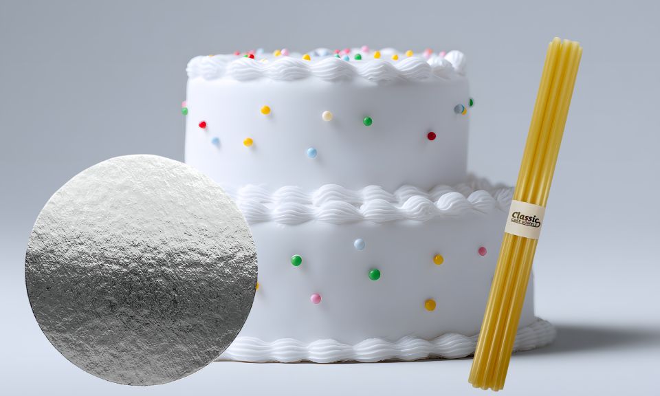 Stacking a Tiered Cake - The Vanilla Valley