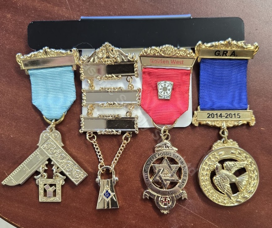 Masonic suit pocket jewel mount