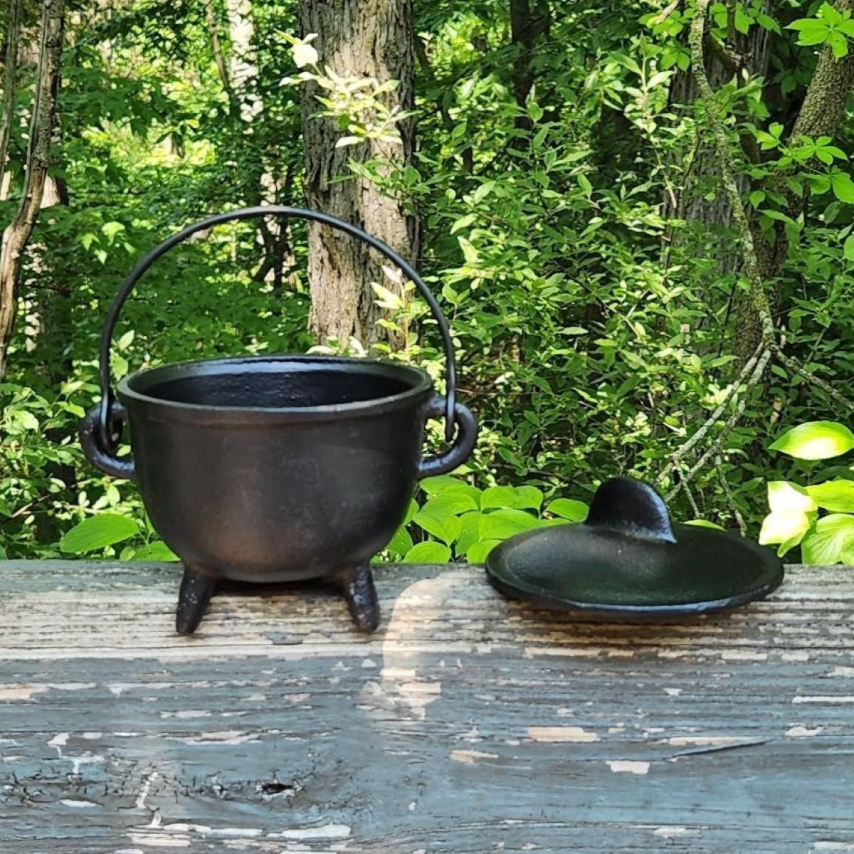 Witches Cauldron with Lid | Authentic Wiccan Tools & & Essential ...