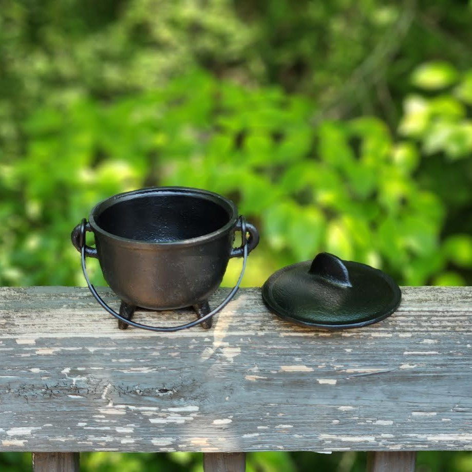 Witches Cauldron with Lid | Authentic Wiccan Tools & & Essential ...
