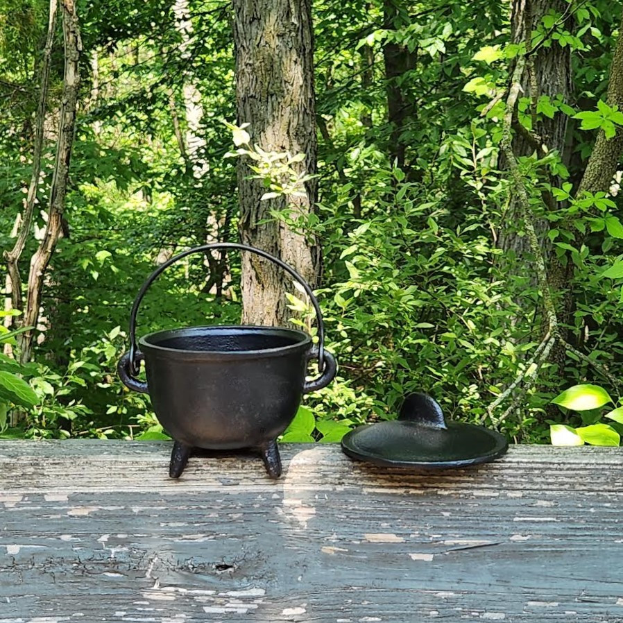 Witches Cauldron with Lid | Authentic Wiccan Tools & & Essential ...