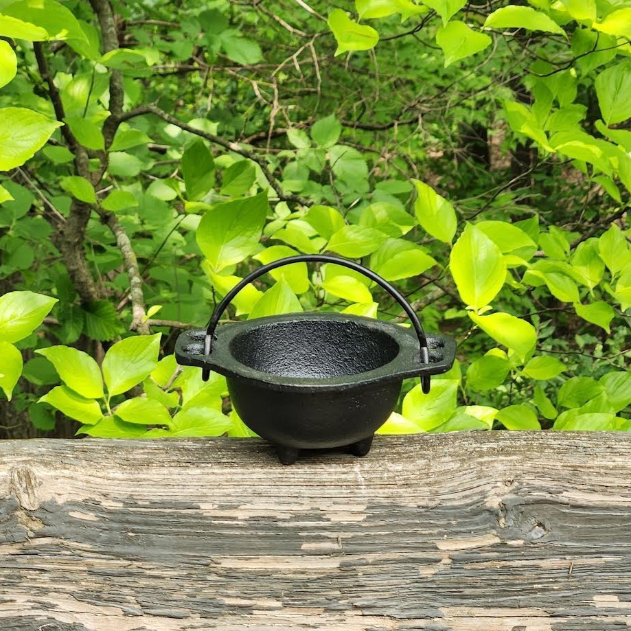 Witches Cauldron with Lid | Authentic Wiccan Tools & & Essential ...
