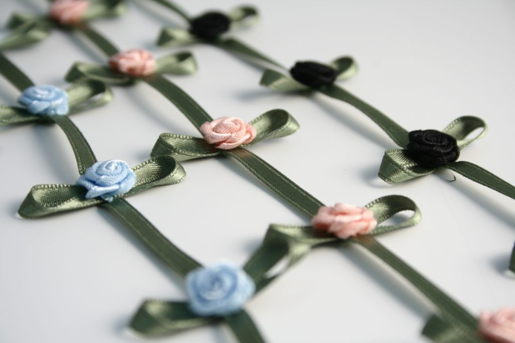 #9800 Acrylic Garland - Ribbon Connections, Inc.