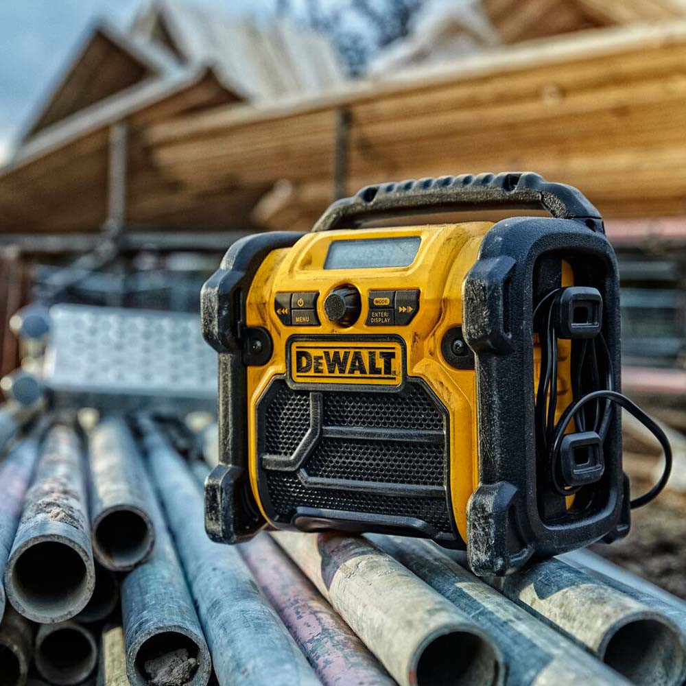 Dewalt DCR020 Compact DAB Radio | Dewalt Radios | ITS.co.uk