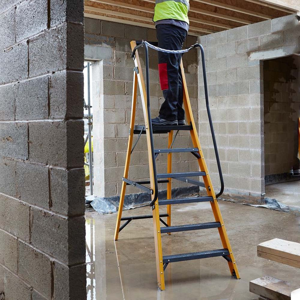 Werner Megastep Platform Fibreglass Ladder - 6 Tread | ITS.co.uk|