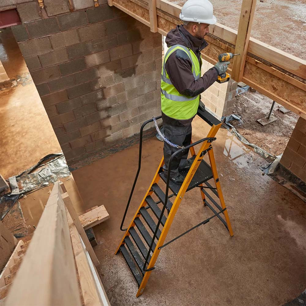 Werner Megastep Platform Fibreglass Ladder - 8 Tread | Werner Step ...