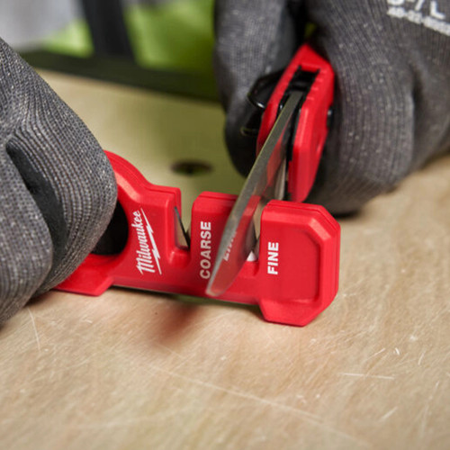 Milwaukee Compact Knife Sharpener | Milwaukee Sharpening Tools | ITS.co.uk