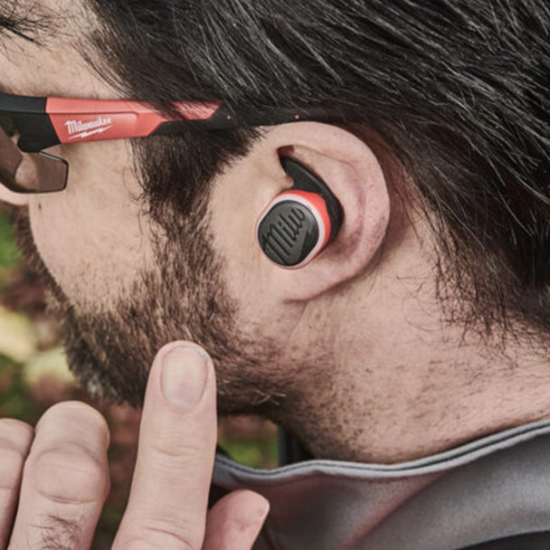 Milwaukee REDLITHIUM L4 RLEPB-301 USB Bluetooth Jobsite Ear Buds With ...