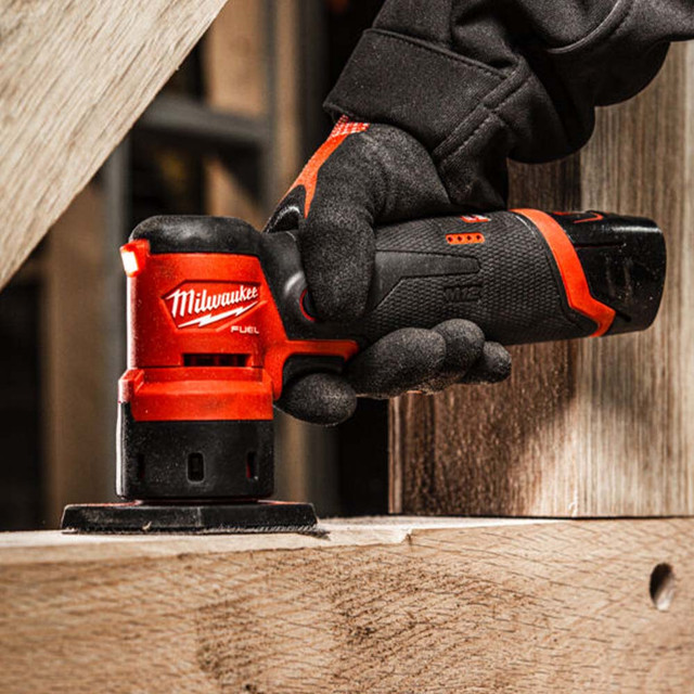 Milwaukee M12 FDSS-0B 12V Spot Sander with Tool Bag | Milwaukee Detail ...