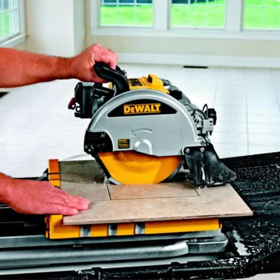 Dewalt D24000 Slide Table Wet Tile Saw | Dewalt Tile Cutters | ITS.co.uk