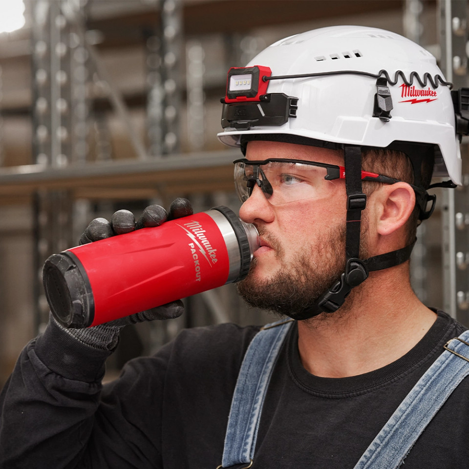 Milwaukee PACKOUT Bottle 710ml Chug Lid Red | Milwaukee Flasks & Mugs ...