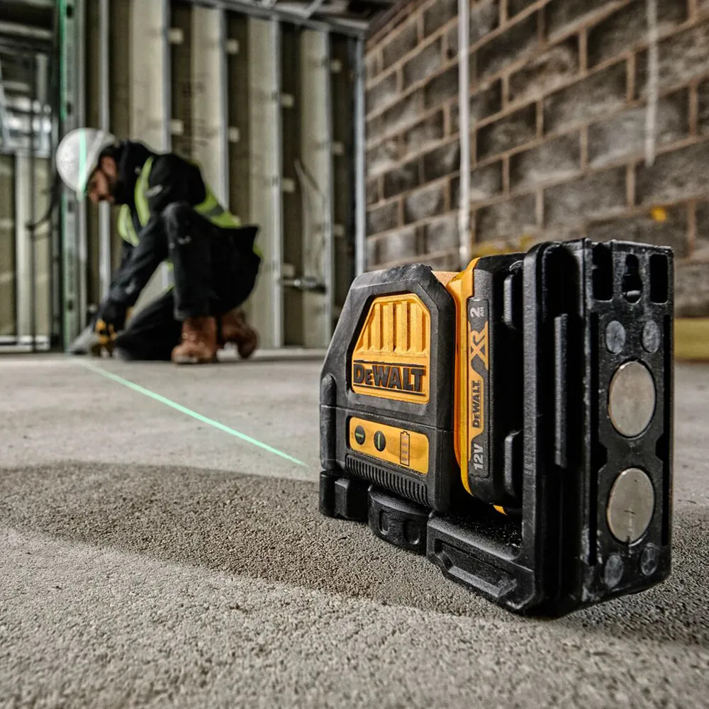 Dewalt DCE088D1G 12V XR Green Cross Line Laser DE0892G Green Line Laser Detector 1x 2.0Ah Battery Charger Case Wall Mount Bracket Safety Glas