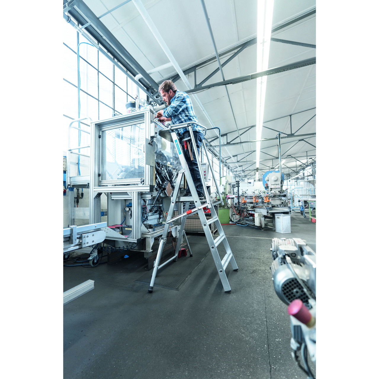 EN131-7 Professional Step Ladder | Safety Steps