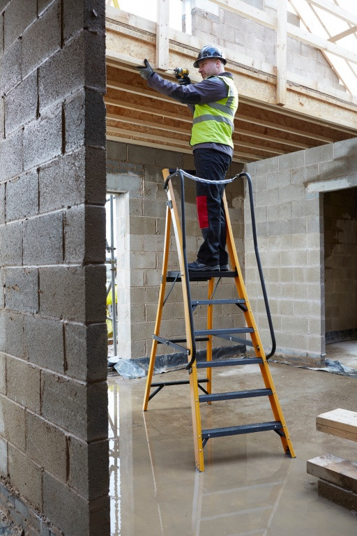Werner Megastep Fibreglass Platform Step, EN131 | Ladders.co.uk