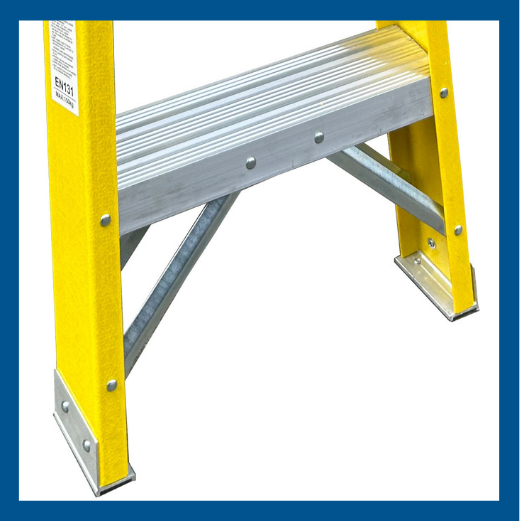 Titan EN131 Professional Fibre Glass Swingback Step Ladder