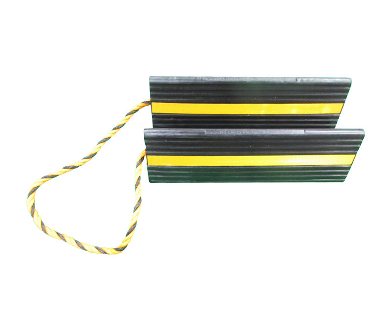 SkyGeek SG1082 Black/Hi-Viz Yellow Stripe 18" Rubber Aircraft Wheel ...