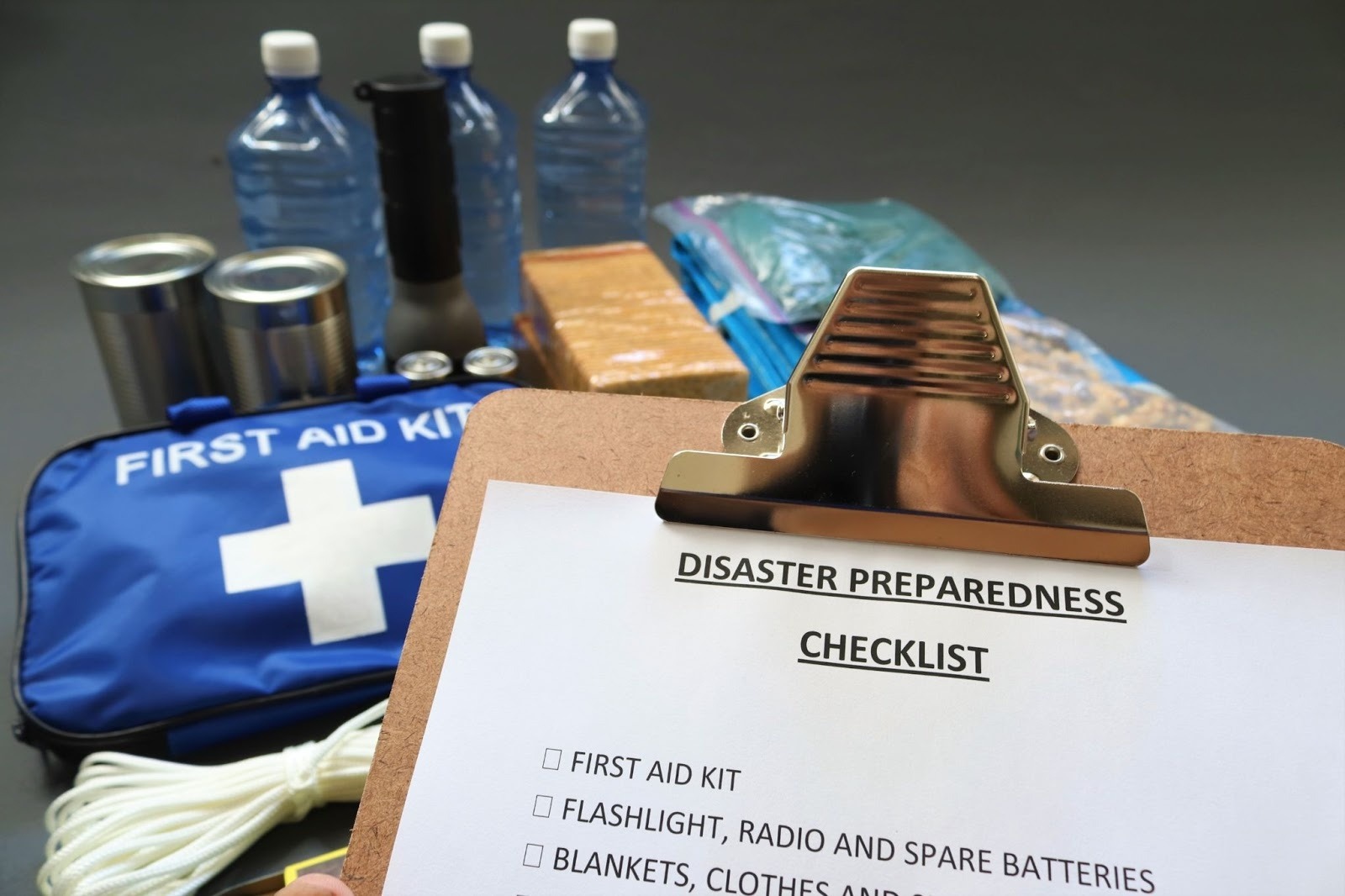 Creating the Ultimate Hurricane Emergency Preparedness Kit with Gear Up ...