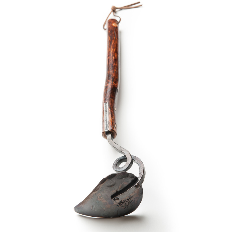 Hand Forged Long Handled Pointed Garden Hoe | Plant Addicts
