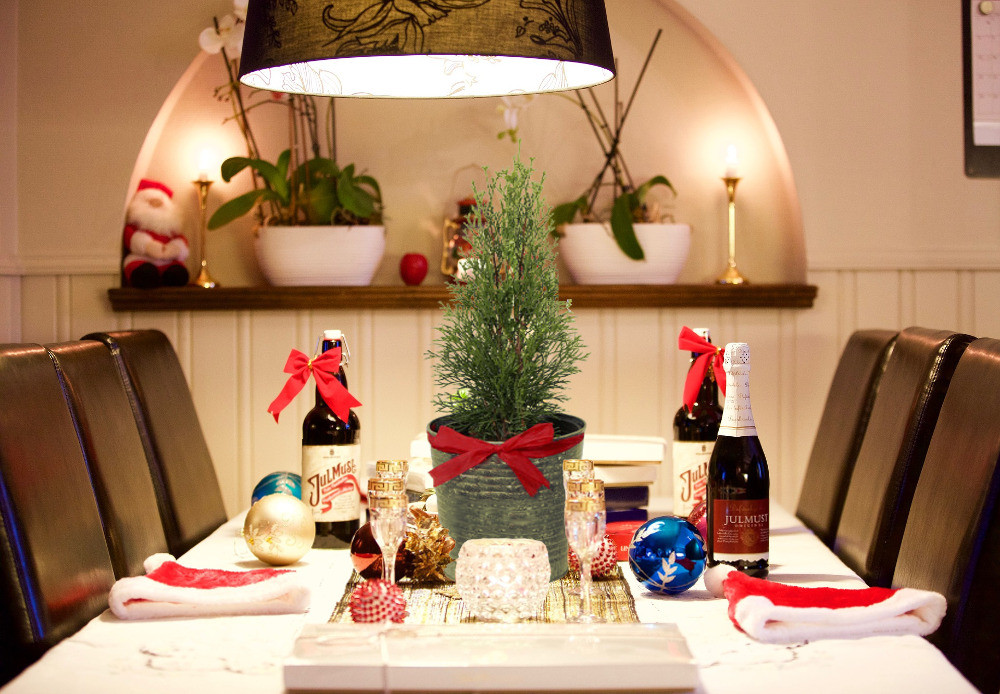 Living Christmas Tree - Emerald Green Arborvitae | PlantAddicts.com