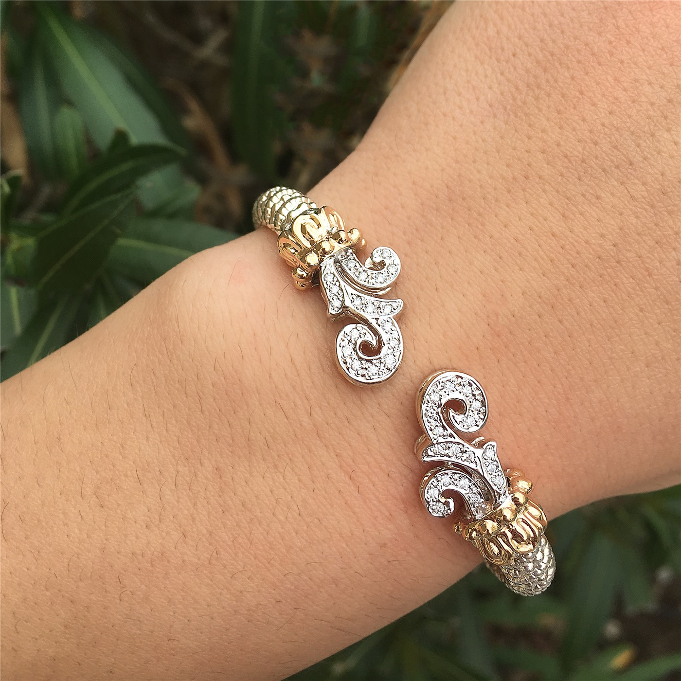 Alwand Vahan Diamond Scroll Bracelet - 21578 - Vahan