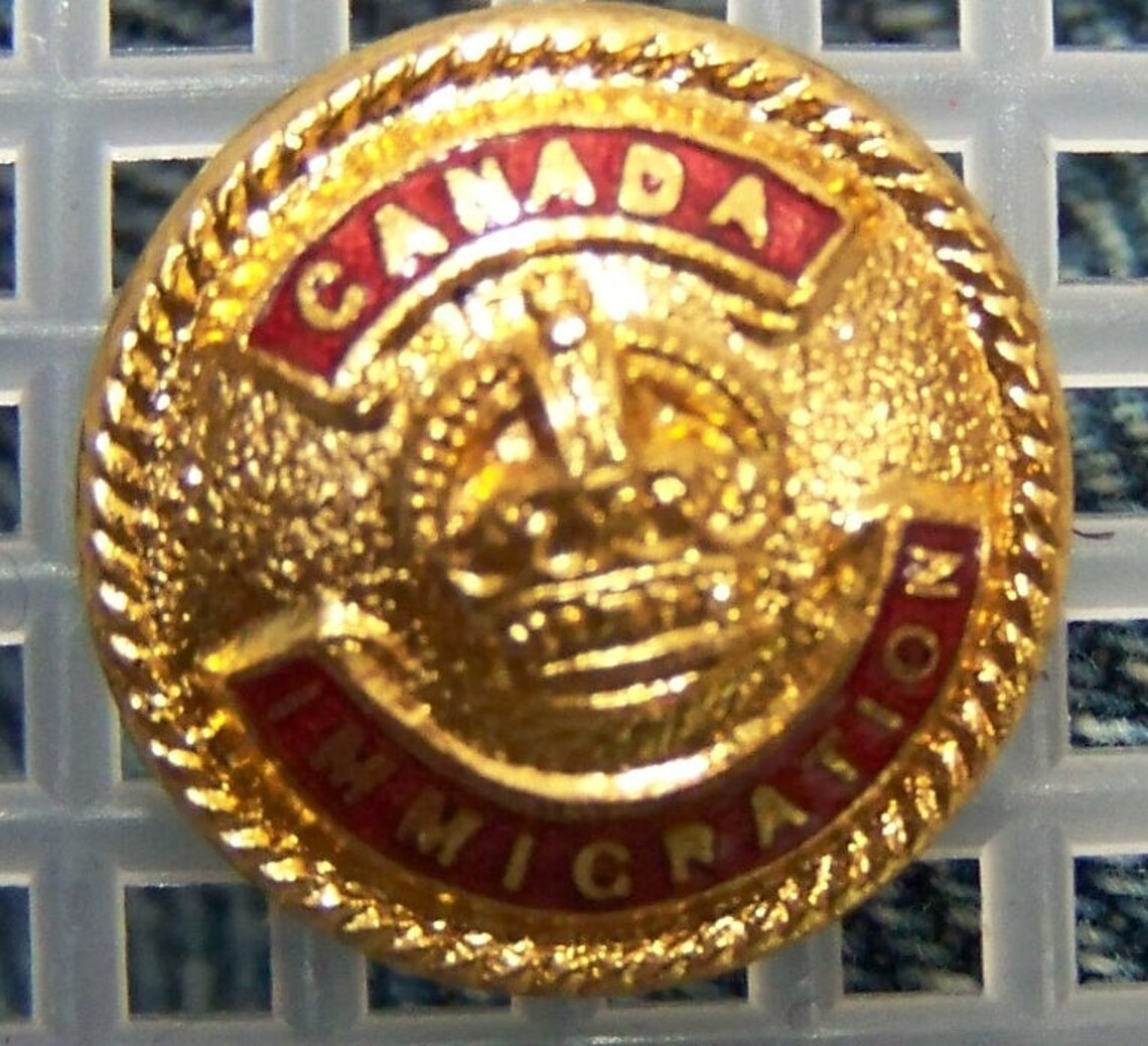 CANADA IMMIGRATION OFFICER Button gold uniform Button with King's Crown