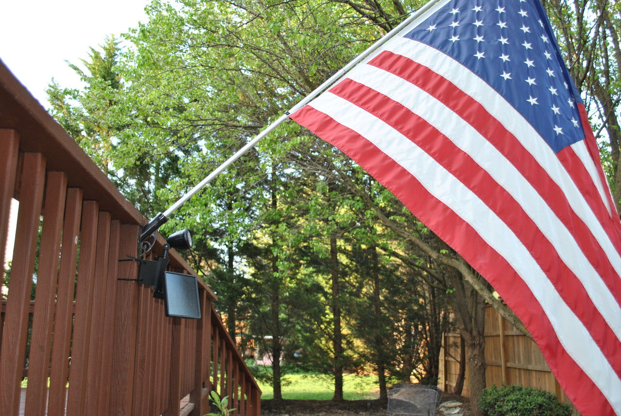 MAXSA Innovations LED Flag Light