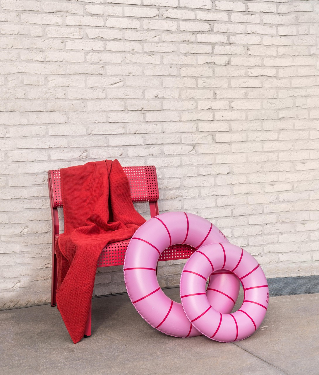 SWIM RINGS - MEDIUM CHERRY RED (60CM)