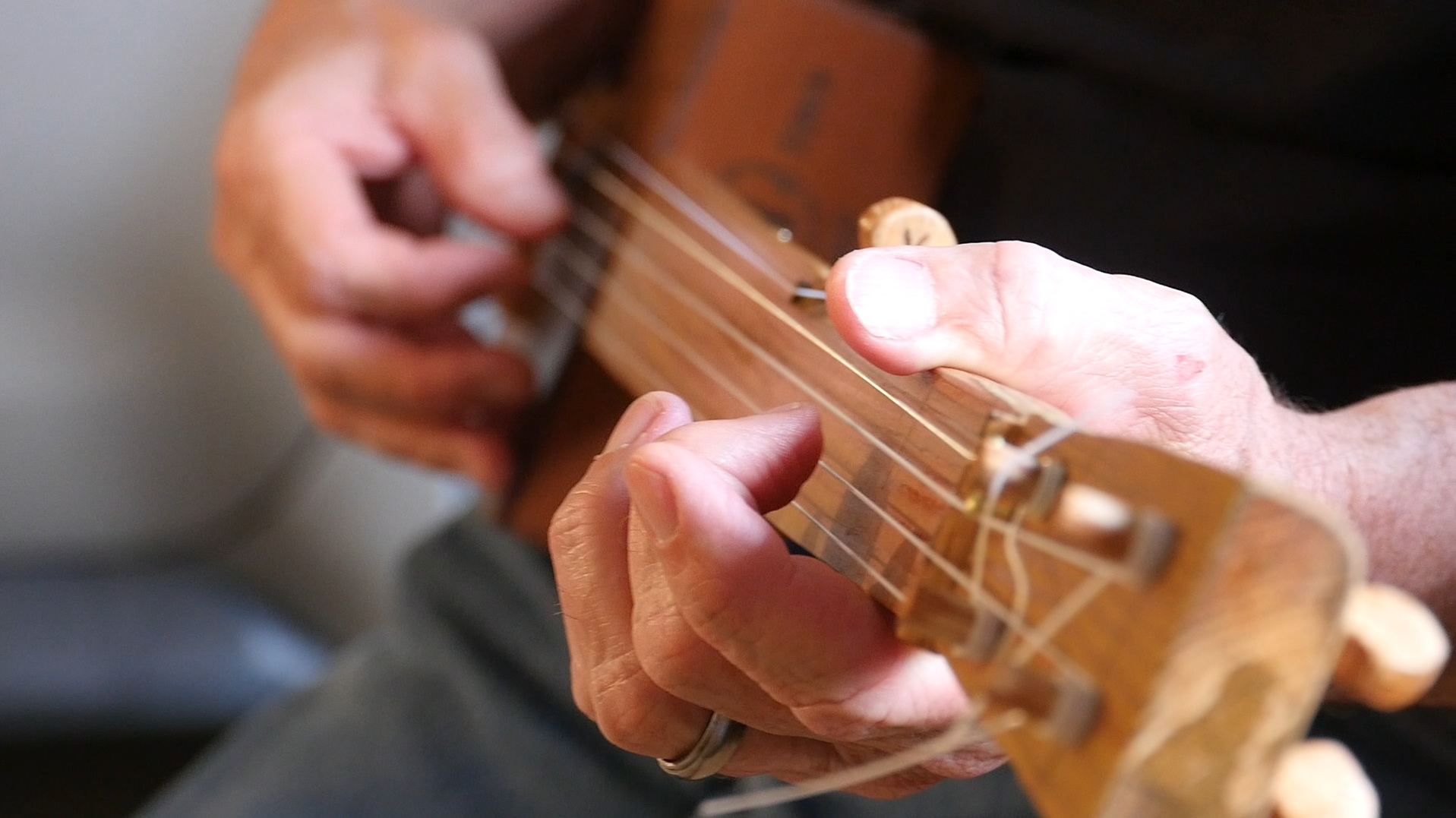 Merlin Miller Recreates Historic Uncle Enos Cigar Box Banjo - C. B ...