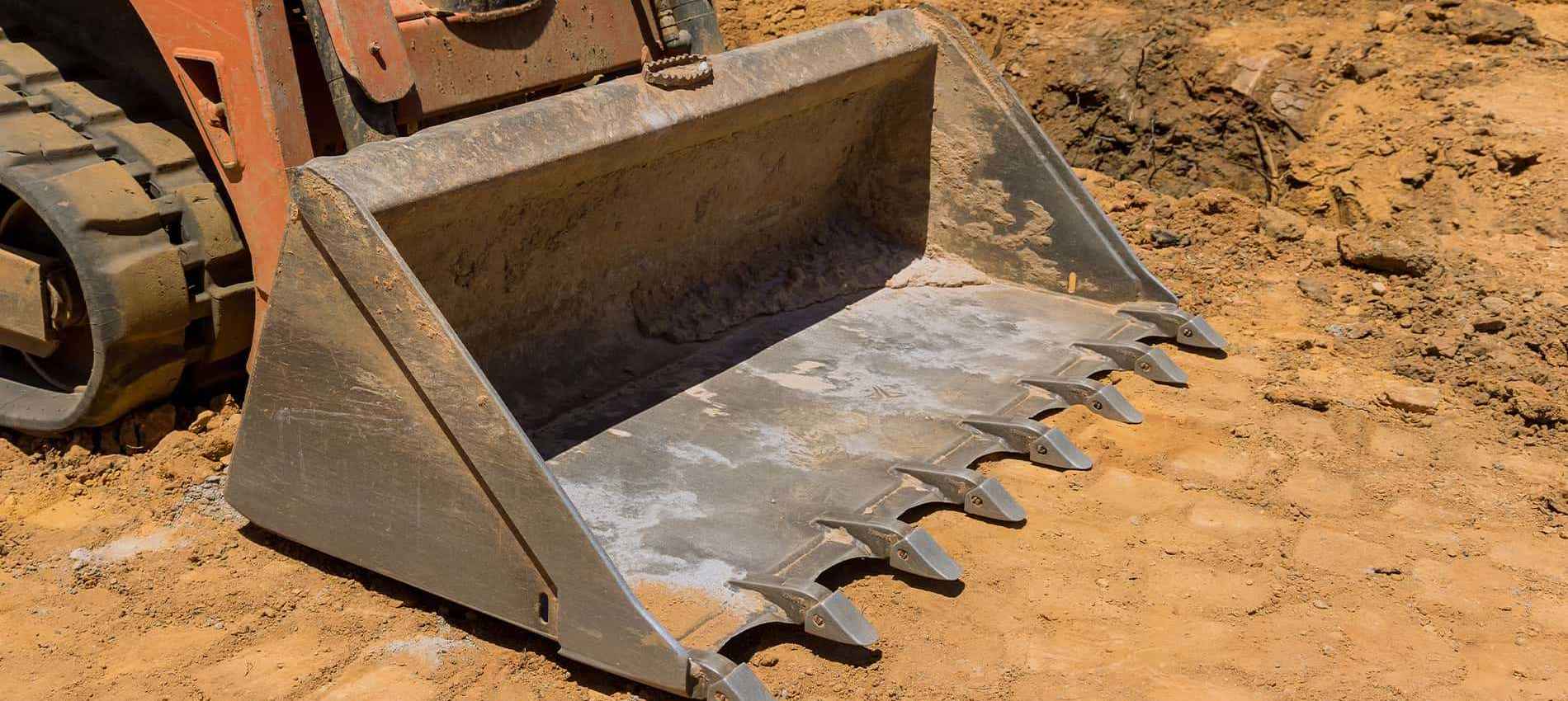 How to Select the Best Smooth Bucket for Your Loader - Tomahawk